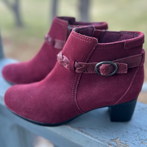 Clarks | Shoes | Nwob Clarks Bendables 9 Suede Scheme Act Q Burgundy ...